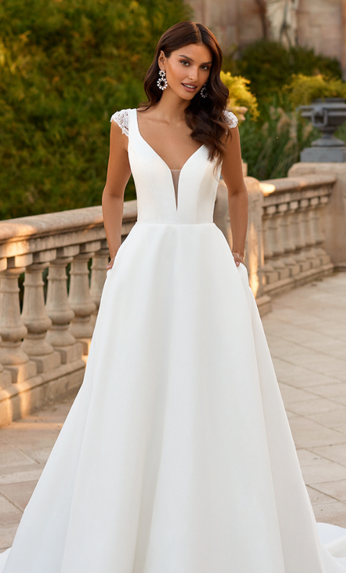 Bridal Week Harrogate 2022: Moonlight Bridal by Val Stefani ...