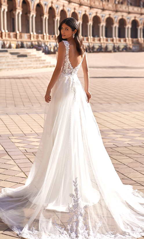 BWH 2023: Moonlight Bridal & Val Stefani - Collections - Bridal Buyer